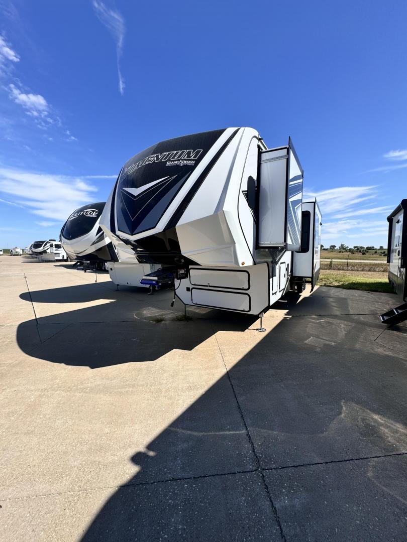 NEW 2025 Grand Design Momentum M-Class 344M | Four Seasons RV | Abilene ...