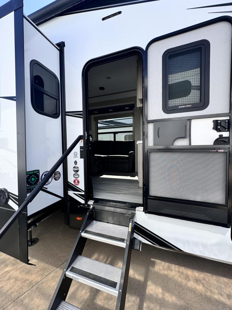 NEW 2025 Grand Design Momentum M-Class 344M | Four Seasons RV | Abilene ...