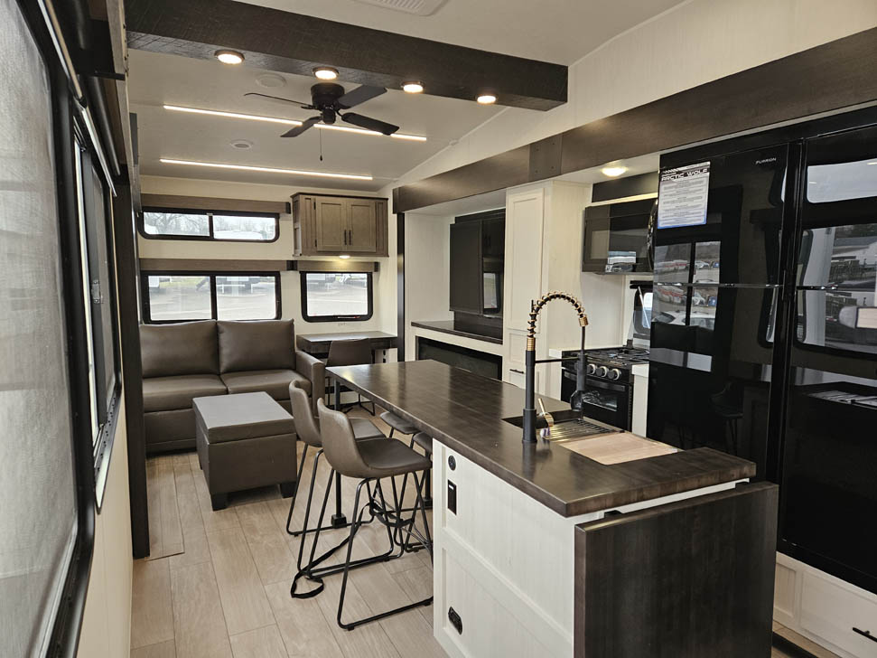 Arctic Wolf 38LEAH.G Fifth Wheel Specs & Features | All Seasons RV Ohio