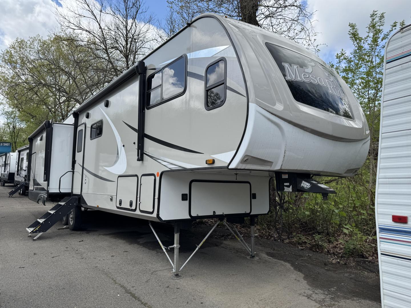 2022 Highland Ridge Roamer 354mbh | Butler RV | , | 903005A