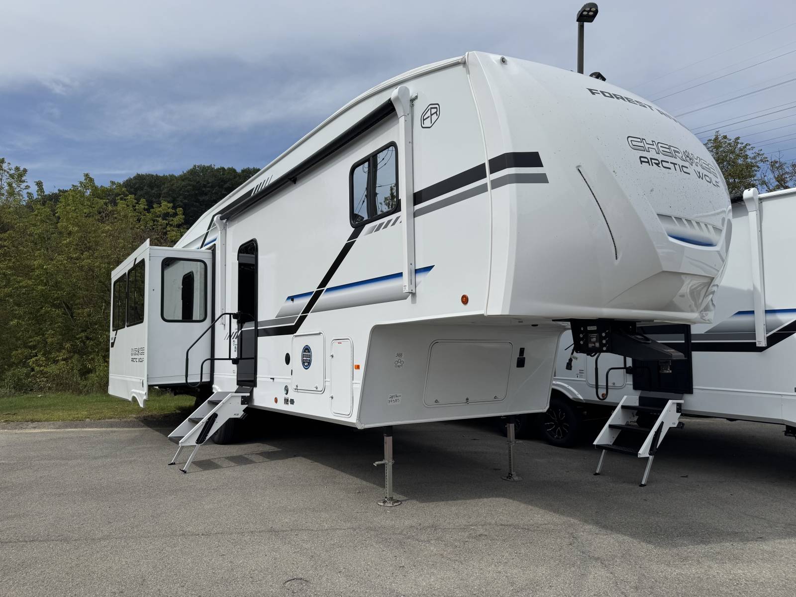 2026 CHEROKEE ARCTIC WOLF 289PANO Fifth Wheel | Butler RV | , | 903082