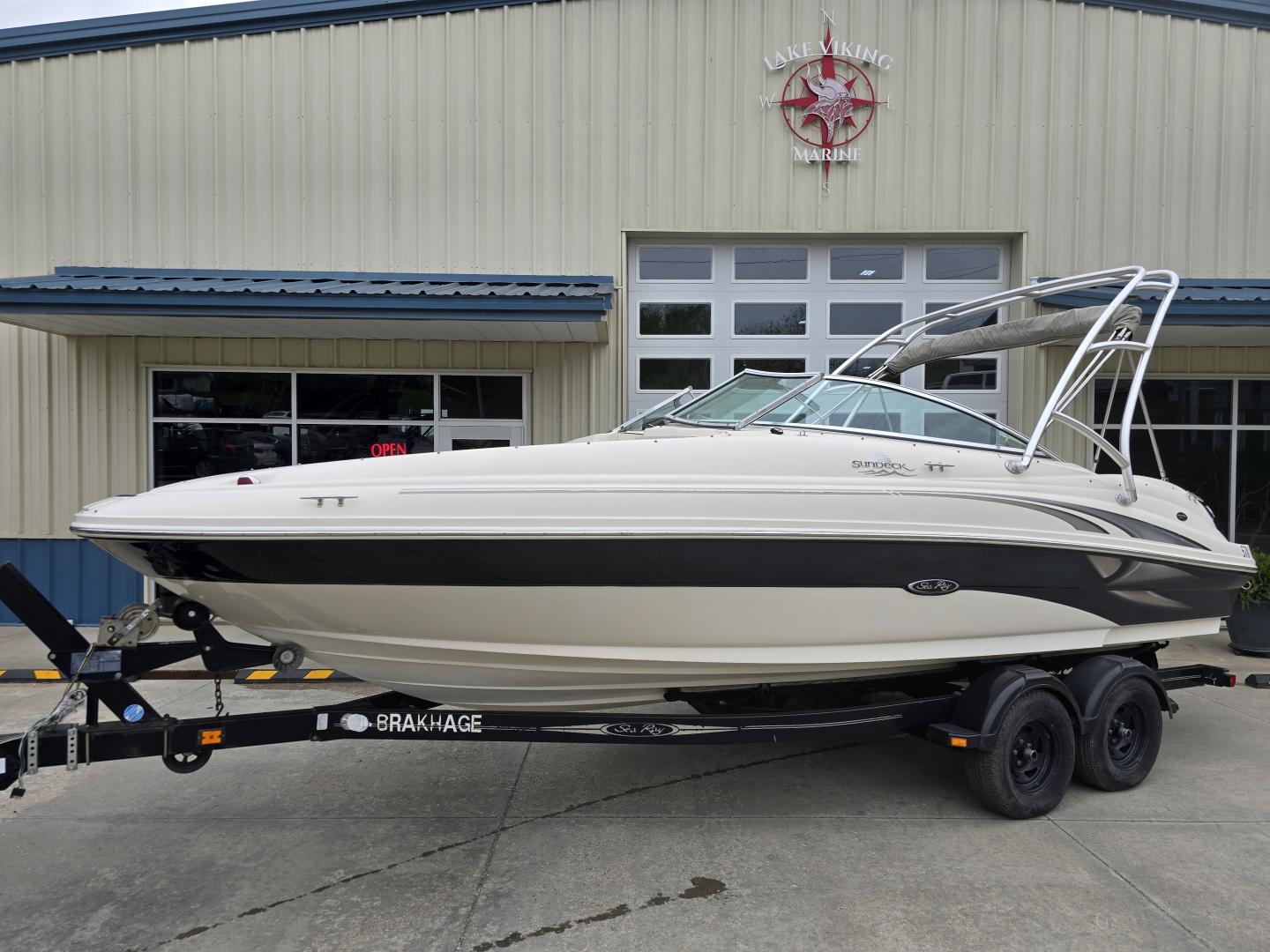2003 SEA RAY 220SD | Marine Sales Lake Viking | Gallatin, MO | UV3937