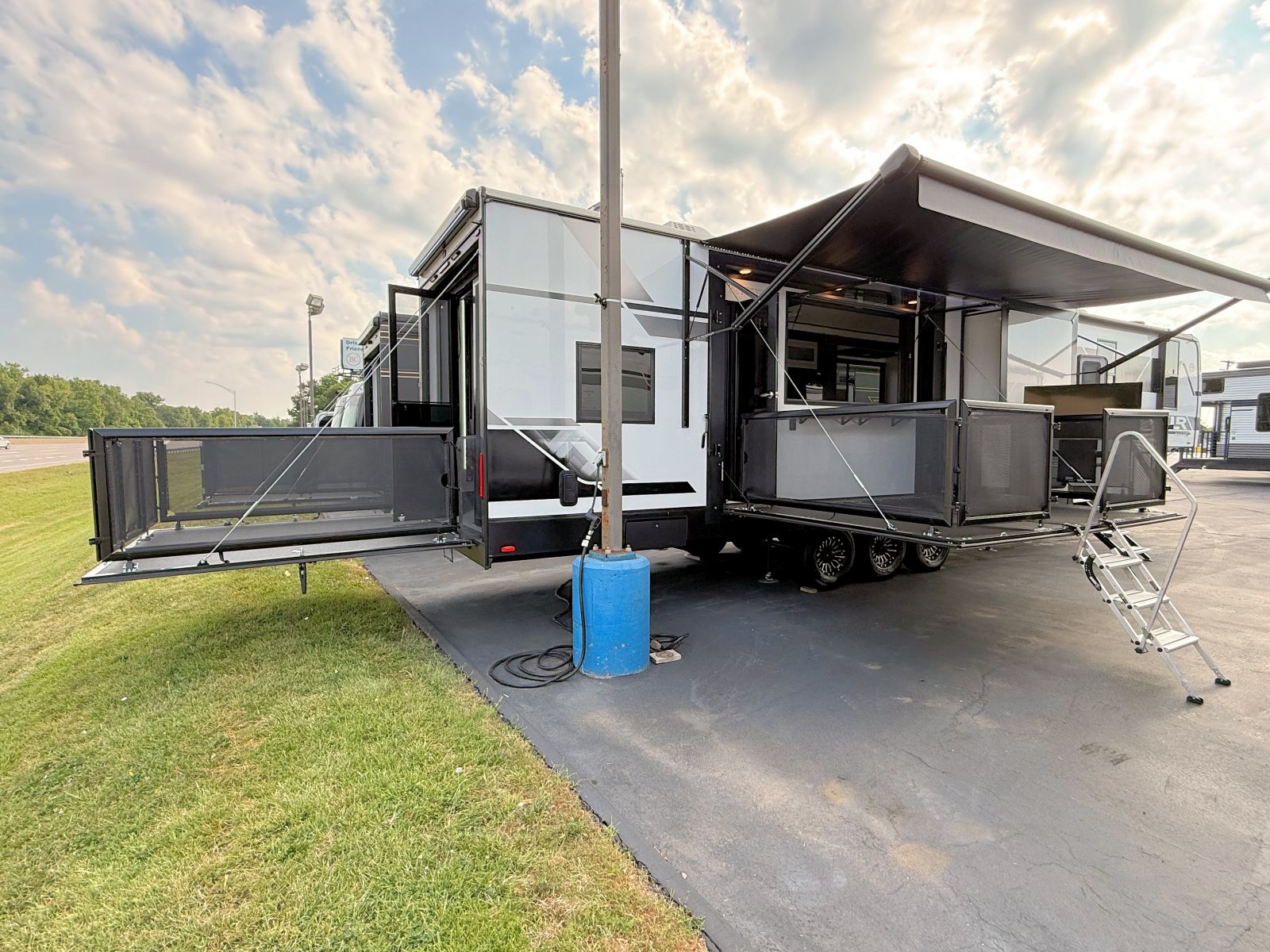 2026 XLR Nitro 40BAR13 | Midwest RV Center | St. Louis, MO | 8901